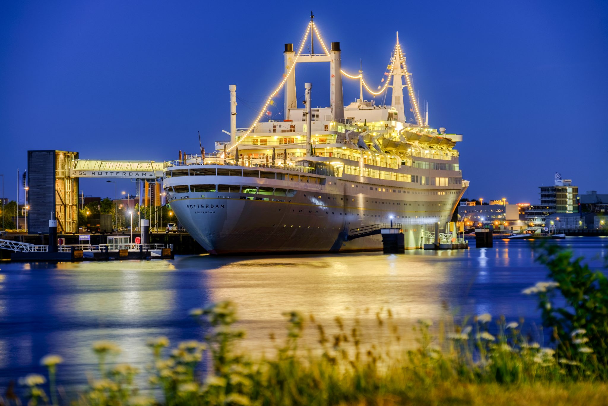 SS Rotterdam - The Grande Dame - Public Transport Holland Shop